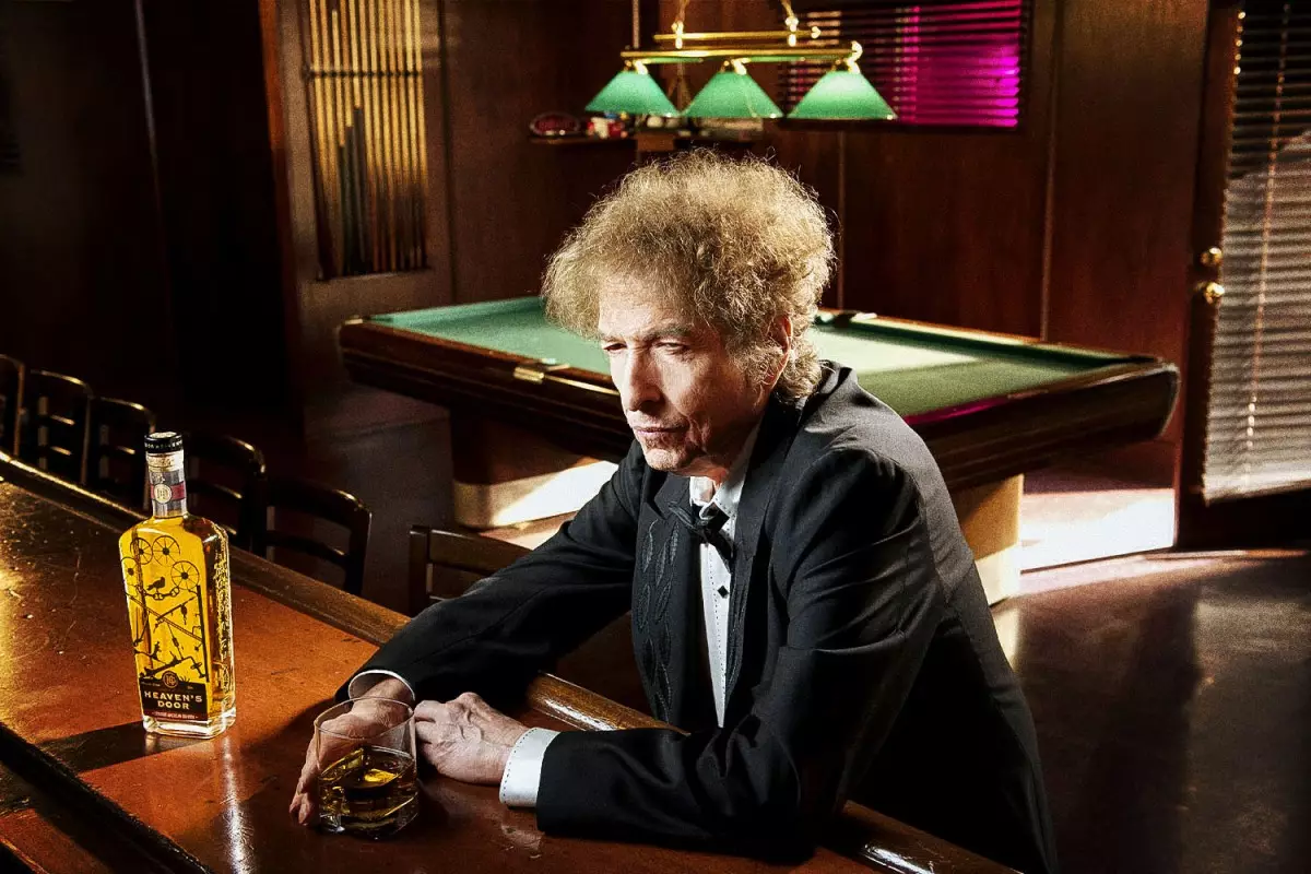 Hoe betrokke is Bob Dylan by sy whisky-handelsmerk?