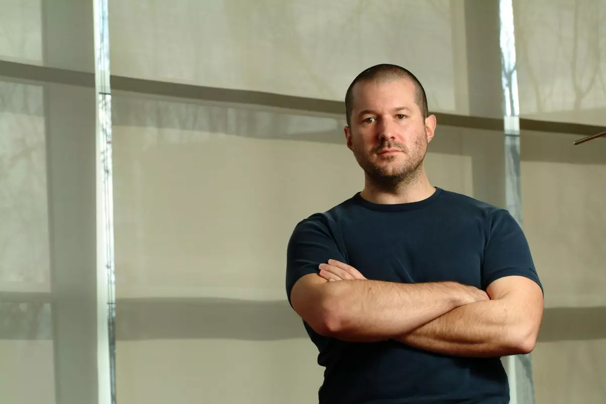 ئايفوننىڭ لايىھىلىگۈچىسى Jony Ive ئالما شىركىتىدىن ئايرىلدى