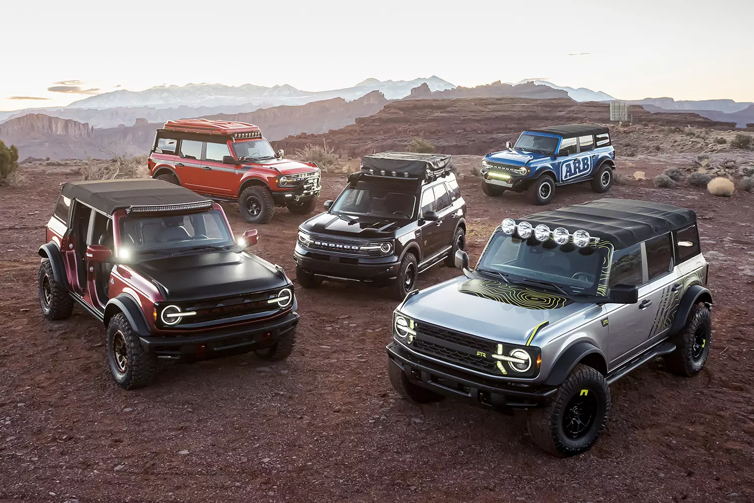 Ford Bronco errepidez kanpoko kontzeptu pertsonalizatuak Easter Jeep Safarirako