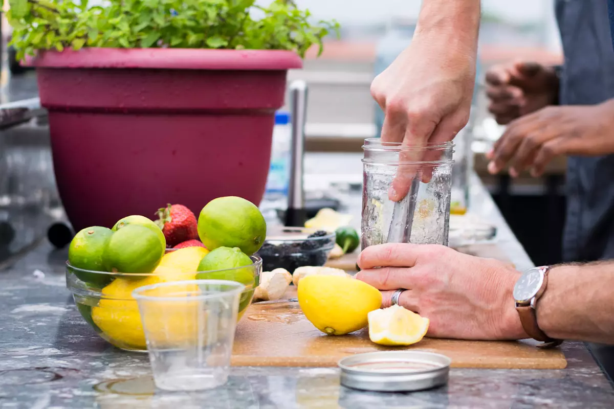 Tre gustosi cocktail estivi che sono (più o meno) buoni per te