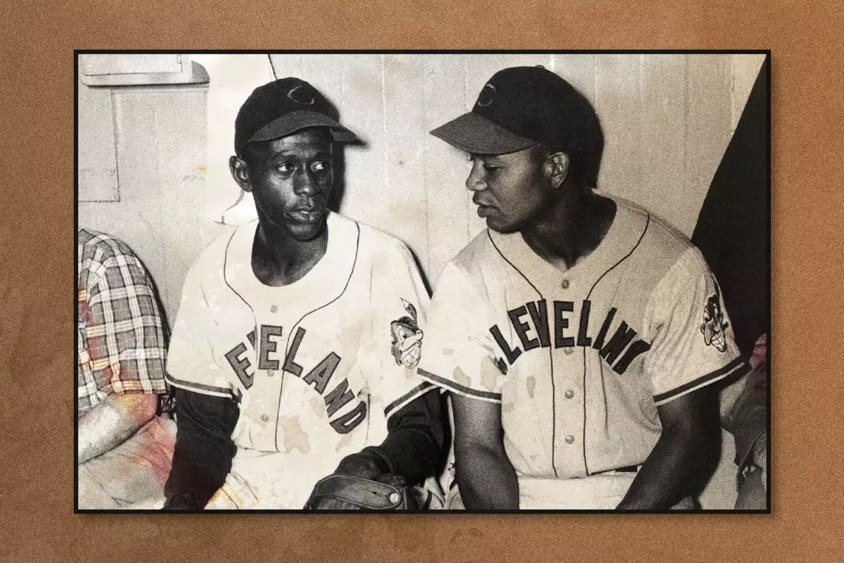 Satchel Paige te jwe pou Cleveland Indians nan 1948-1949 ak Larry Doby te jwe pou Cleveland Indians nan 1947-1955.