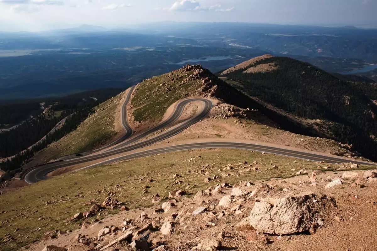 Ib qho Iconic Railway Rov qab mus rau Pikes Peak