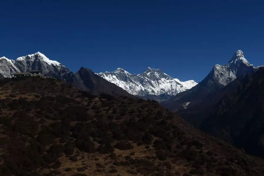 Pogled iz zraka na Mount Everest. (Fotografija PRAKASH MATHEMA / AFP) (Kredit fotografije treba da glasi PRAKASH MATHEMA/AFP/Getty Images)