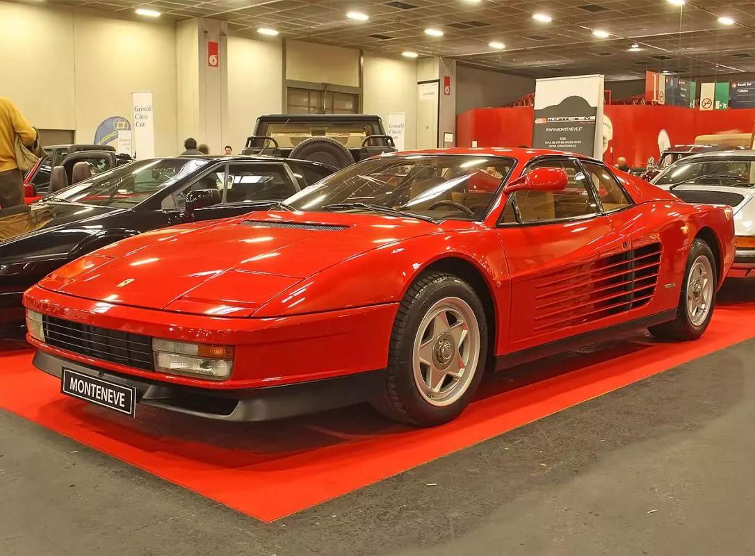 O que é mais legal do que um Testarossa? Uma Testarossa Restaurada.