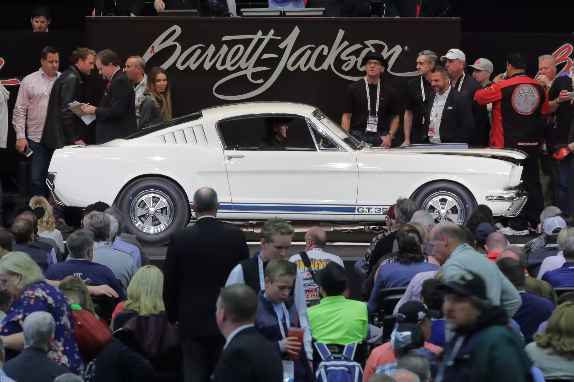 1965eko Shelby GT350 Barrett-Jackson-ek saldu zuen