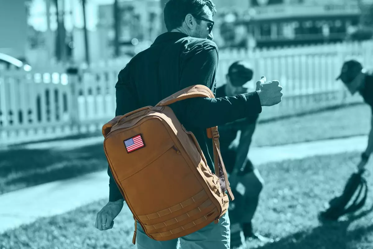 Rucking é a rotina cardio perfeita em um mundo anti-social