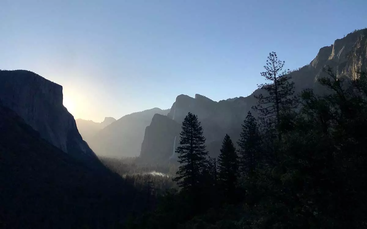 Phula ea Yosemite, 6AM.