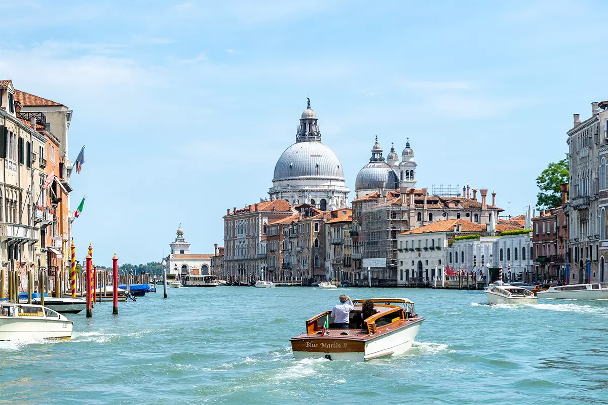 Venice tus nqi nkag tshiab tuaj yeem daws nws qhov teeb meem Overtourism?