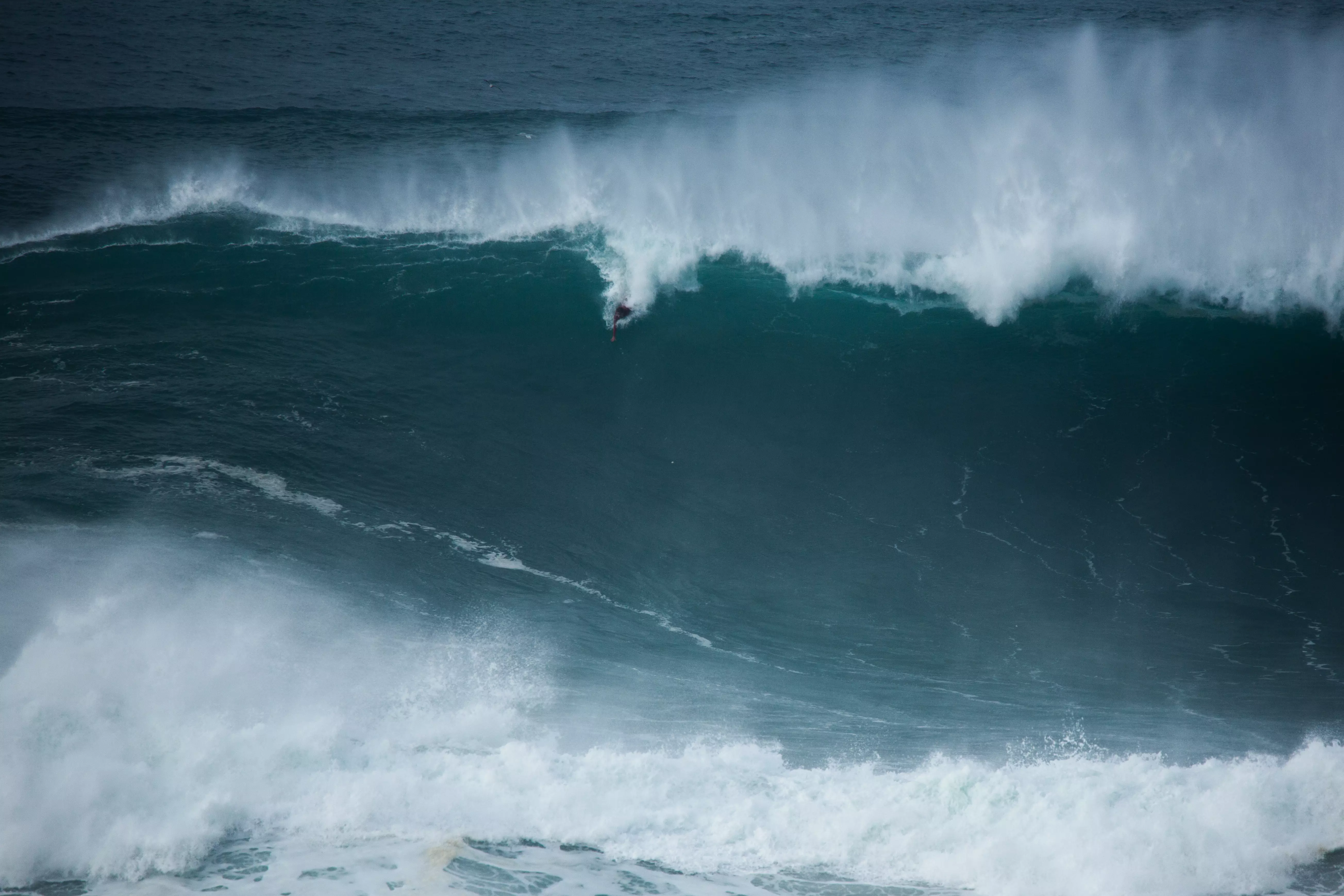 L'homme qui surfe les plus grosses vagues du monde sans planche 1572_2