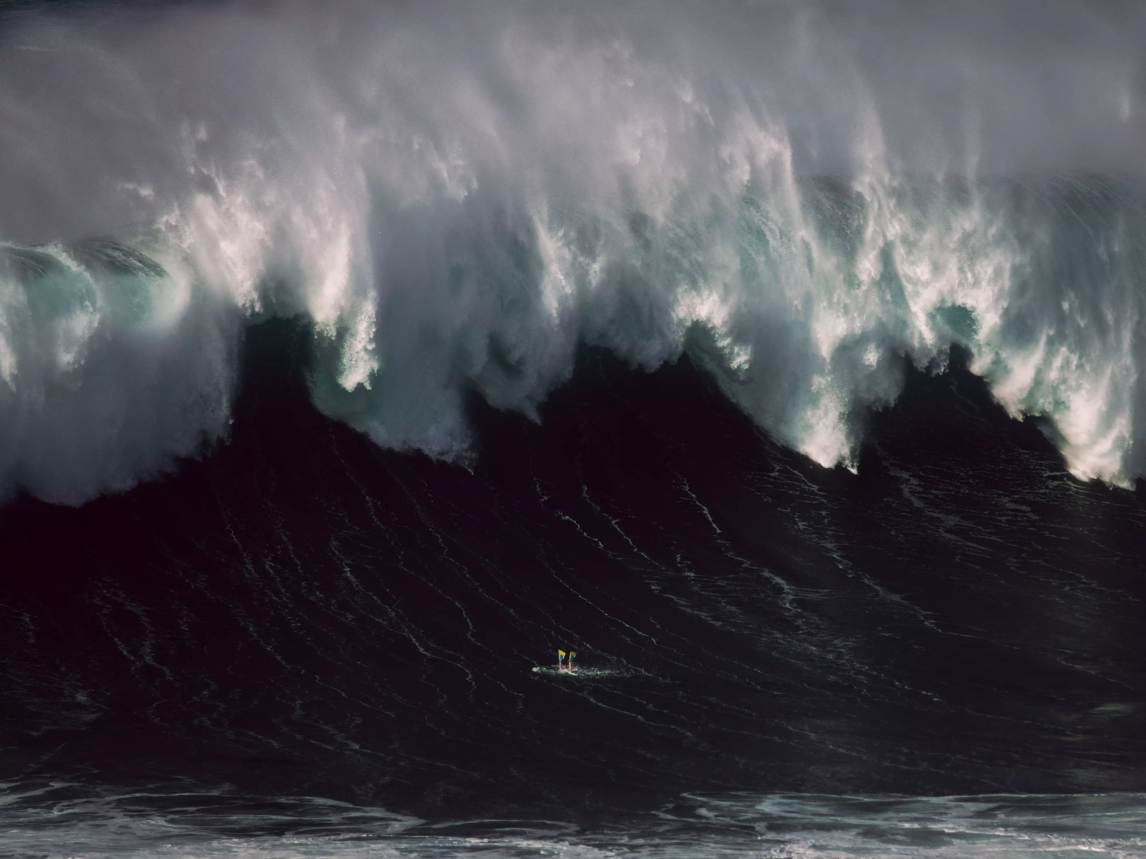 L'homme qui surfe les plus grosses vagues du monde sans planche 1572_3