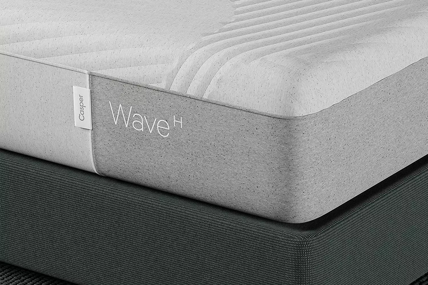 Casper's Wave Hybrid Mattress کا کلوز اپ، اب سائبر ویک 2021 کے لیے فروخت پر ہے۔