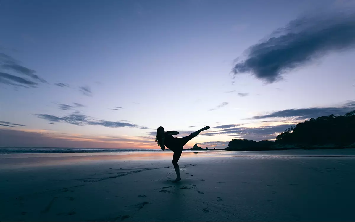 Bringen Sie dieses 30-minütige Herbsttraining mit 5 Zügen an den Strand