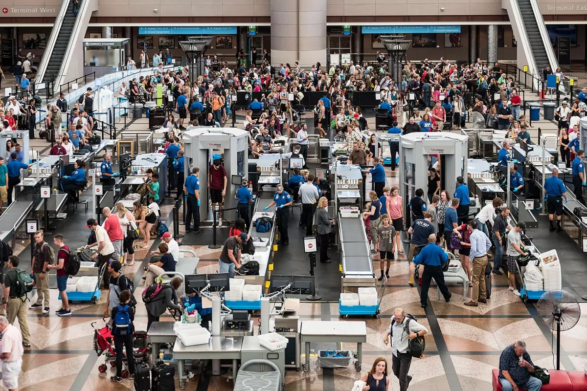 Aeroportdaky A deşik ýaly hereket etmezligiň 25 ýönekeý düzgüni