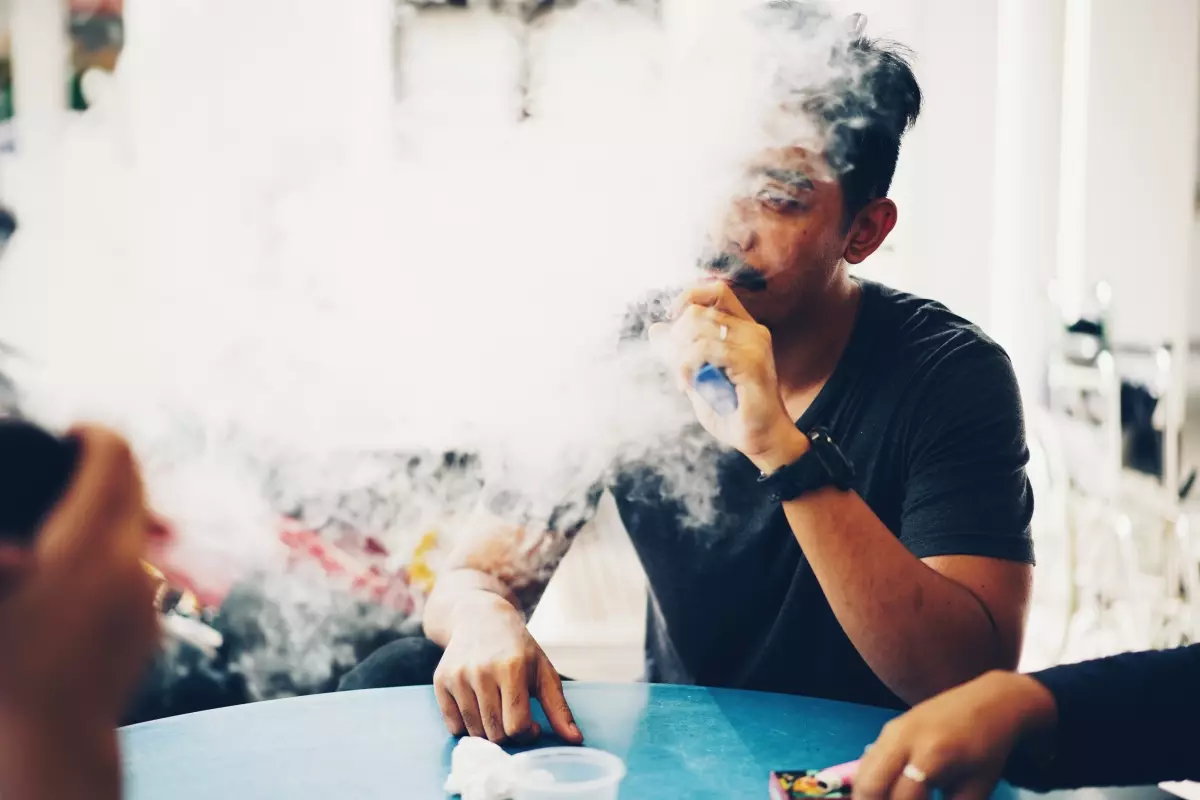 Informe: Adolescents que substitueixen tots els altres vicis amb vaping