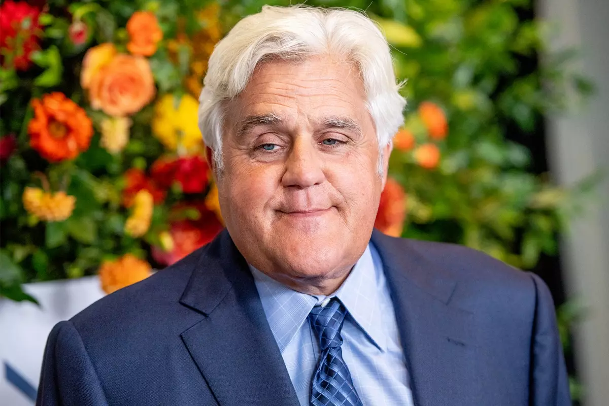 "Estas Preskaŭ Neniu Kialo Havi Gasan Aŭton," Diras Aŭto-amanto Jay Leno