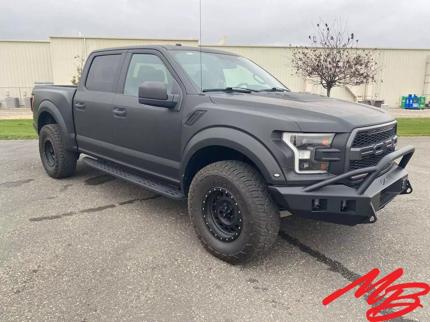 ワイオミング州コーディのKanyeWestの2018Ford F-150 Raptor 4x4 SuperCrewが、MusserBrosからオークションにかけられました。