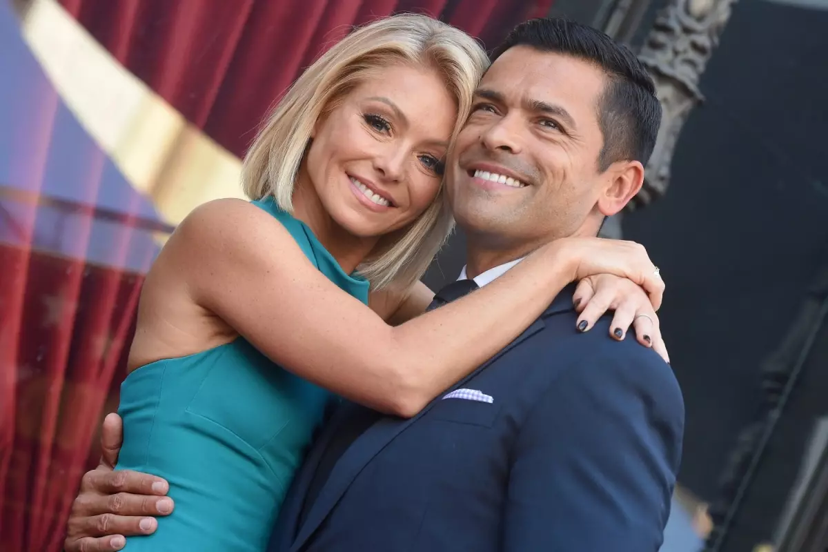 Kelly Ripa eta Mark Consuelos bikote ospetsuenak dira