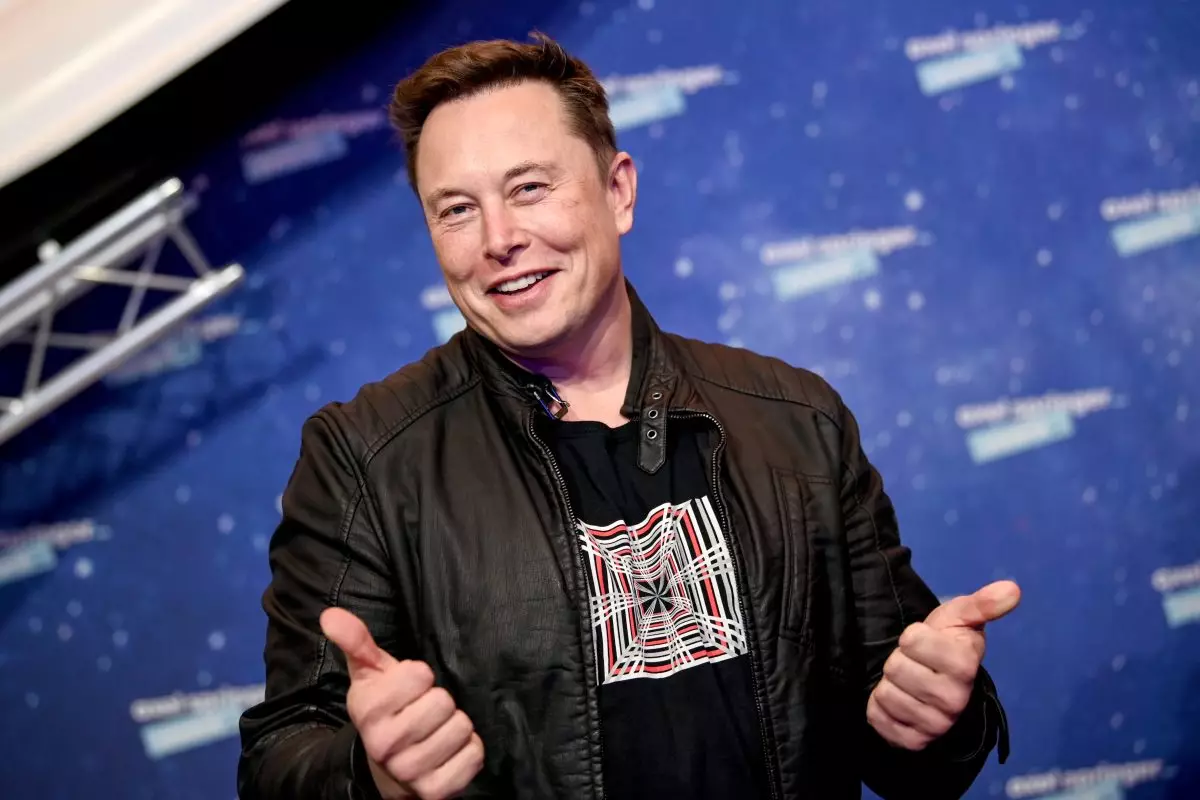 Haele hantle, Elon Musk ha se Motho oa Pele ea nang le Asperger ho amohela "SNL"