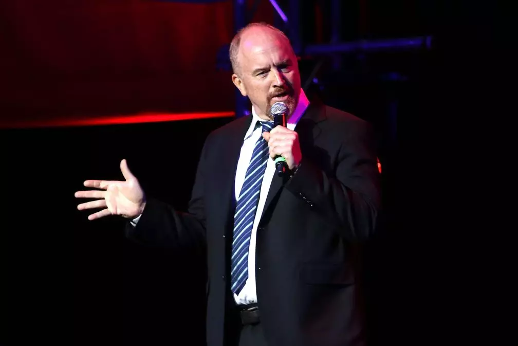 Louis C.K. menghadiri 10th Annual Stand Up For Heroes - Show at The Theatre di Madison Square Garden pada 1 November 2016 di New York City.