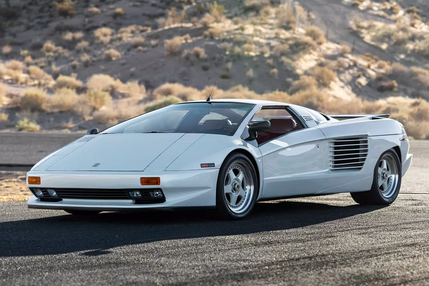 Giorgio Moroder'a ait olan ve Ocak 2022'de RM Sotheby's'de açık artırmaya çıkacak olan süper otomobil prototipi 1988 Cizeta-Moroder V16T