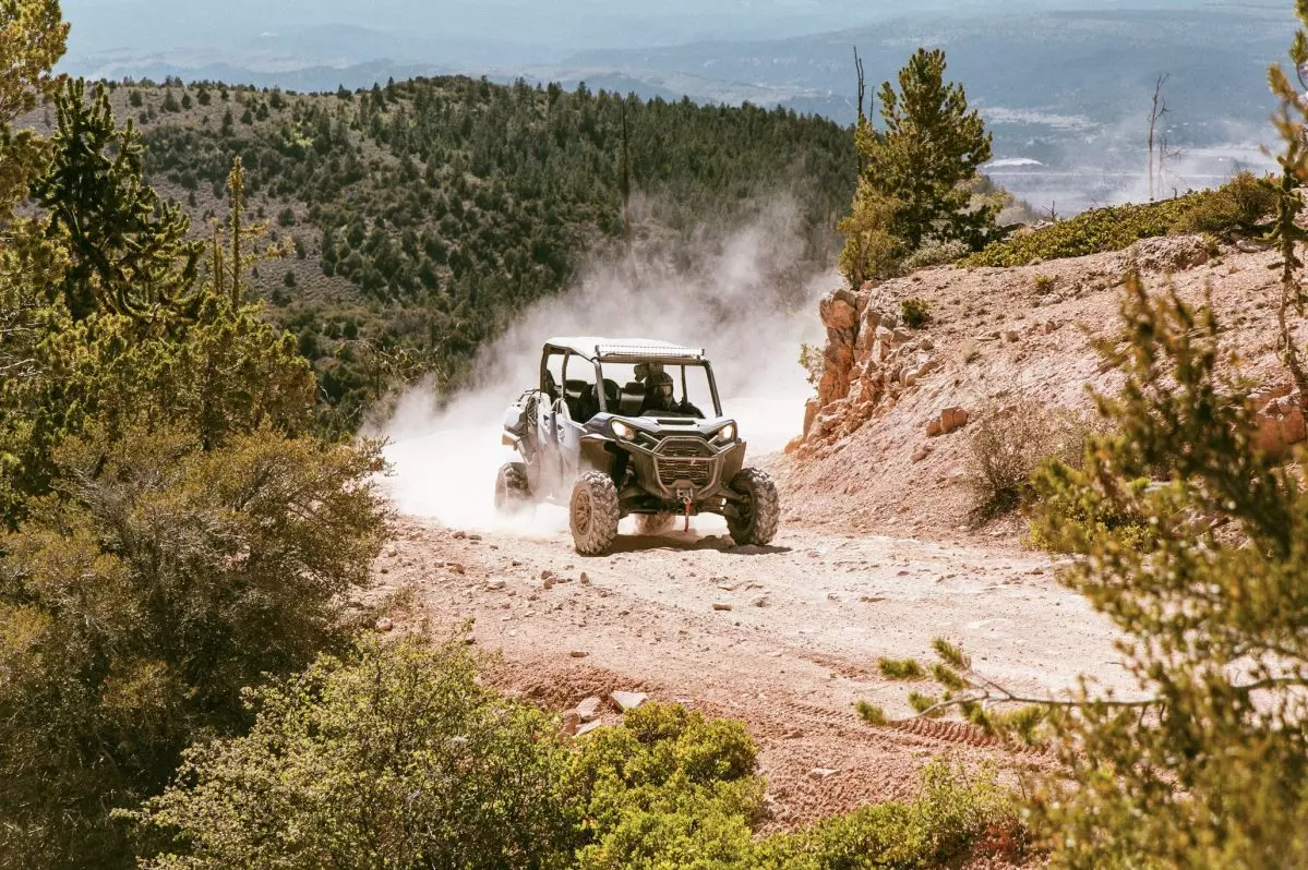 Un Can-Am Commander est mis à l'épreuve dans le parc national de Zion.