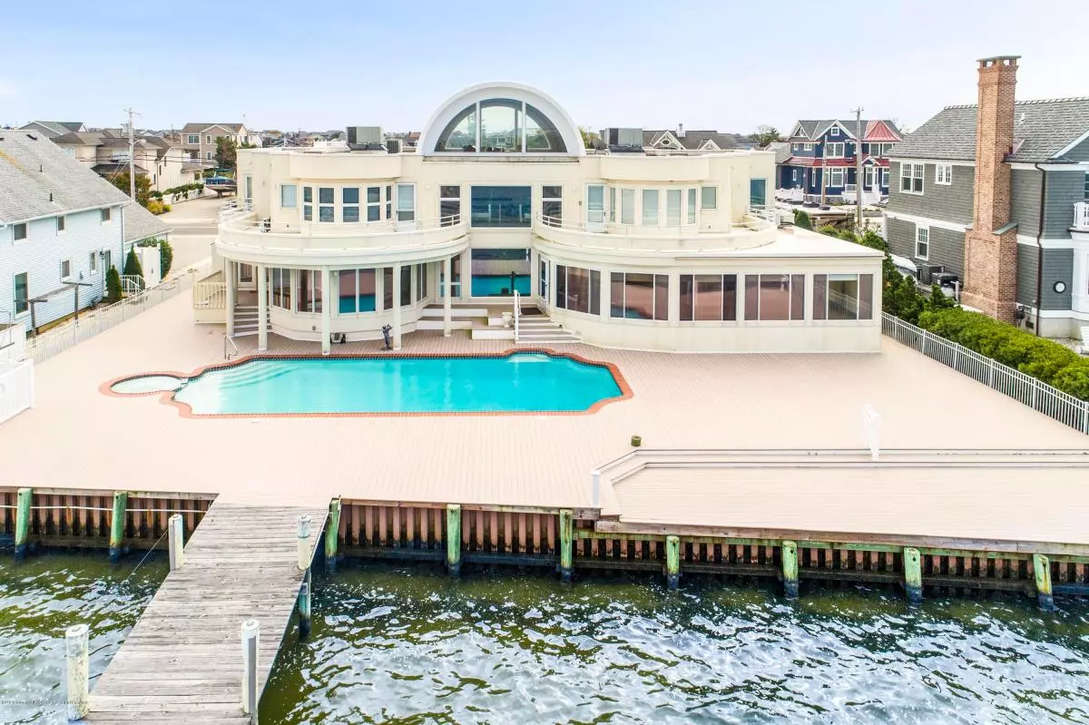 Plasty New Jersey Shore Joe Pesci sydd newydd werthu am $6.5 miliwn