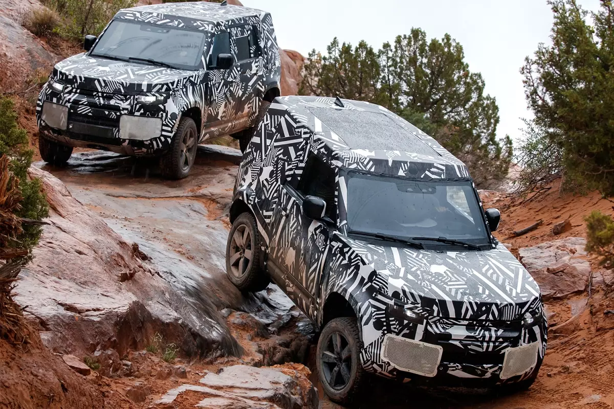 2020 Land Rover Defender testar innan dess världspremiär senare i år.