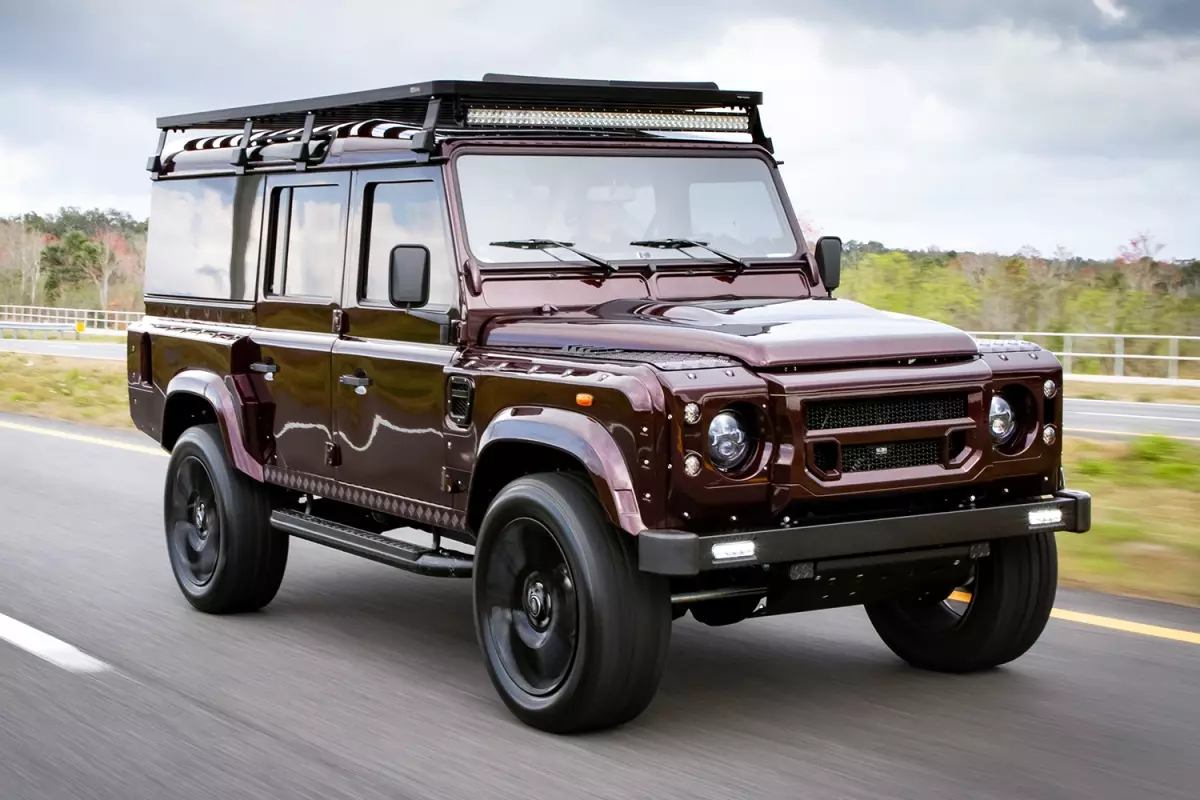 Το Project Camper είναι ένα προσαρμοσμένο Land Rover Defender D110.