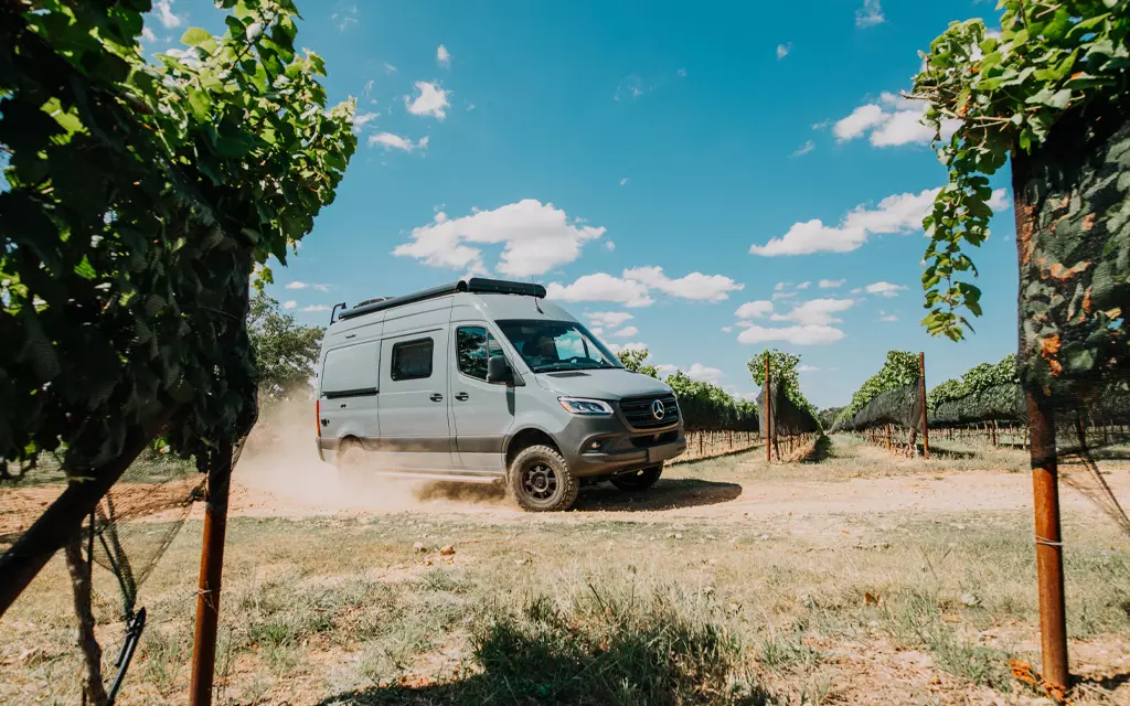 Ntushobora guhindura ubuzima bwa Vanlife? Gukodesha Inzozi Zirota Van Ahubwo.