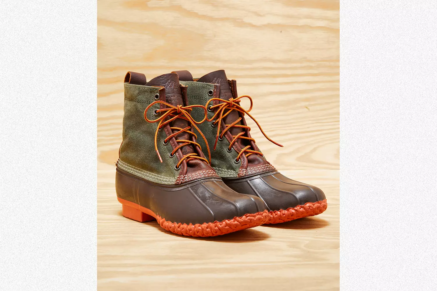 Todd Snyder x L.L.Bean Waxed Canvas Bean Boot fiż-Żebbuġ