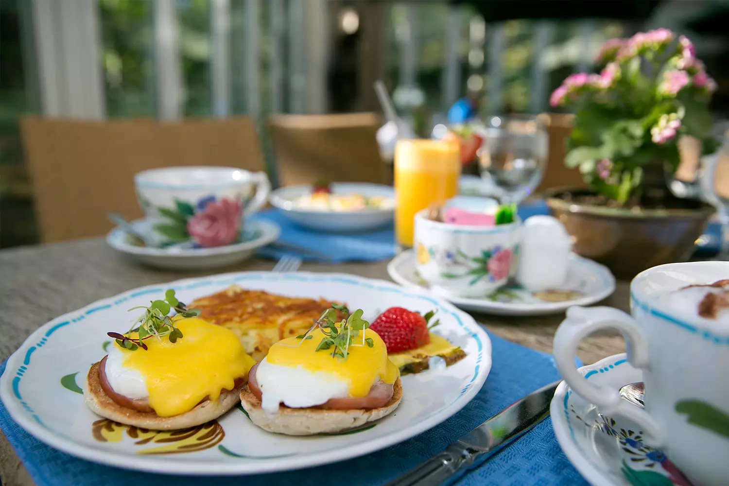 Eggs-Benedict-Frühstück auf der Sonnenalp