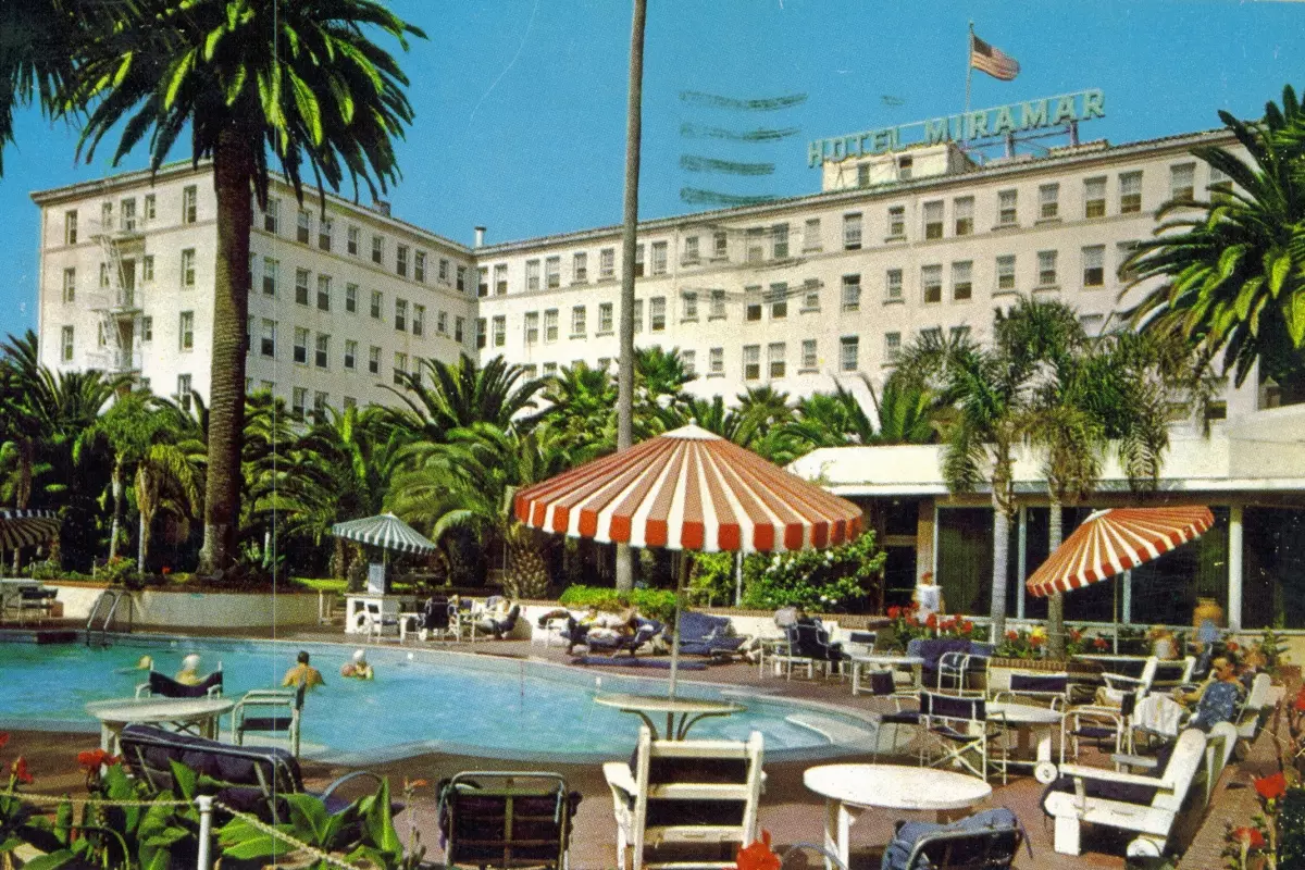 一張來自加利福尼亞州聖莫尼卡美麗華酒店的舊明信片。