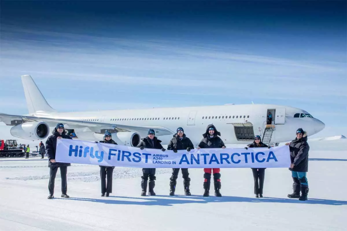 Tugann Airbus Tuirlingt Stairiúil ar Antartaice ag Campa Só Eachtraíochta Nua