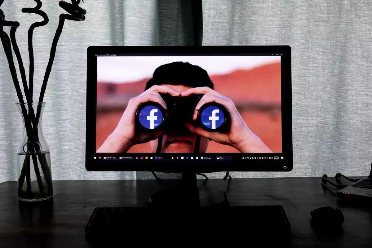 Facebook ھەمبەھىرلەنگەن ئېلېكترونلۇق خەت 2015-يىللىق «سىزمىچىلىق» كامبرىج ئانالىز ھەرىكىتىنىڭ ئاگاھلاندۇرۇشى