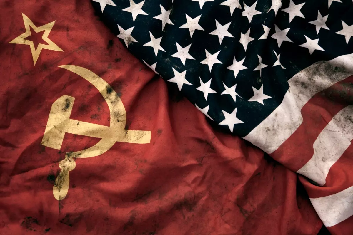 Zastave Sovjetske zveze in Združenih držav Amerike. (Getty)
