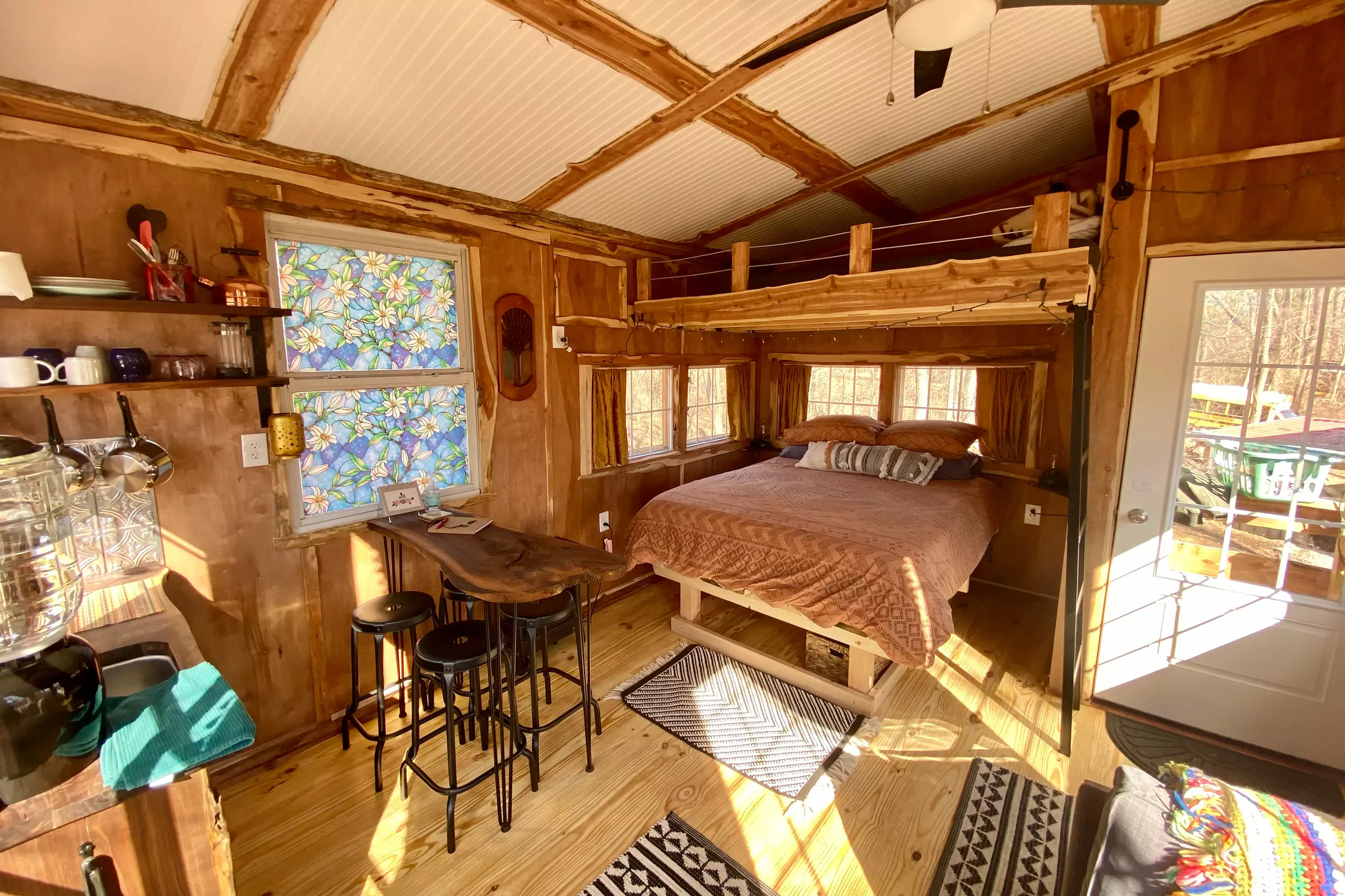 اتاق خواب در خانه درختی اجاره ای ساترلند برای تعطیلات.