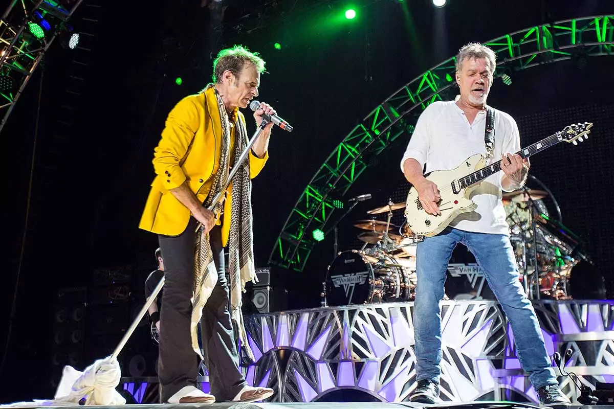 Si David Lee Roth ug Eddie Van Halen atol sa ilang katapusang concert tour nga magkauban niadtong 2015