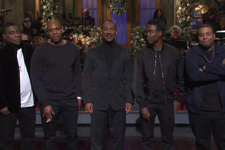 In éineacht le Eddie Murphy bhí Tracy Morgan, Dave Chappelle agus Chris Rock le linn a chuid monologue ar