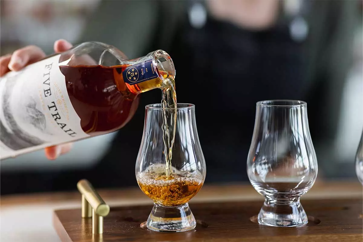Reviżjoni: B'xi mod, Coors Just Released a Very Good $60 American Whisky