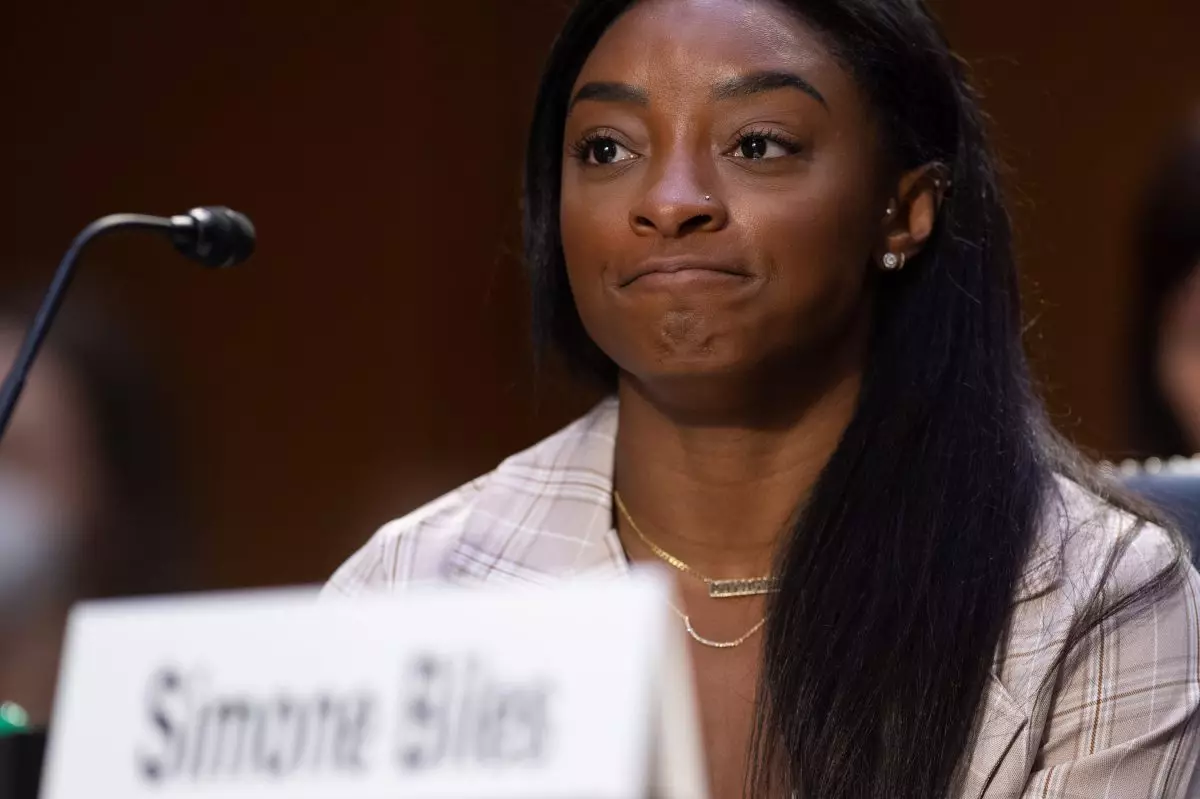 Jimicsiga Olimbikada ee Maraykanka Simone Biles ayaa marqaati kacday intii lagu guda jiray dhageysiga maxkamada Senate-ka ee ku saabsan Larry Nassar