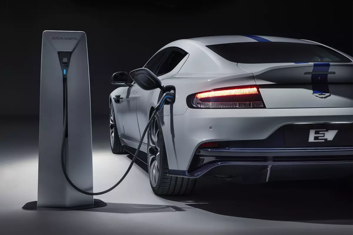 Veicolo completamente elettrico Aston Martin Rapide E