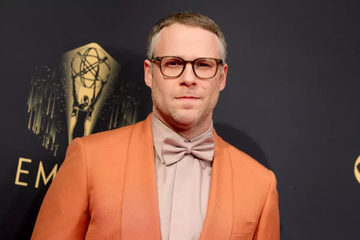 Seth Rogen bierze udział w 73. Primetime Emmy Awards 19 września 2021 w Los Angeles. Producenci serialu odrzucają komentarze aktora, że aranżacja serialu nie była bezpieczna.