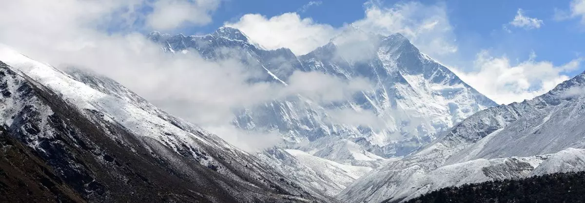 Dy alpinistë do të marrin një rrugë të re në malin Everest