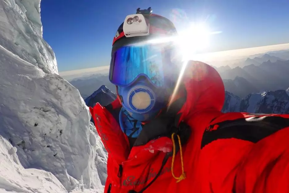Waa maxay sababta Adrian Ballinger uu u fuulay 28,250-foot K2 Ogsajiin la'aan
