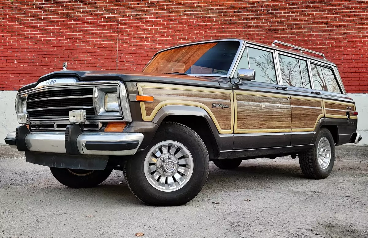 Kion Mi Dezirus Scii Antaŭ ol Mi Aĉetis Klasika Jeep Grand Wagoneer