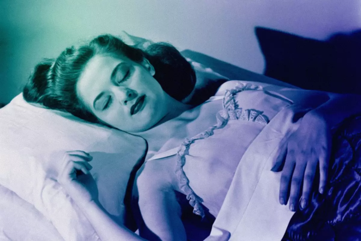 اگر آپ چاہتے ہیں کہ خواتین وہاں سوئیں تو 5 چیزیں آپ کو اپنے گھر میں رکھنی چاہئیں