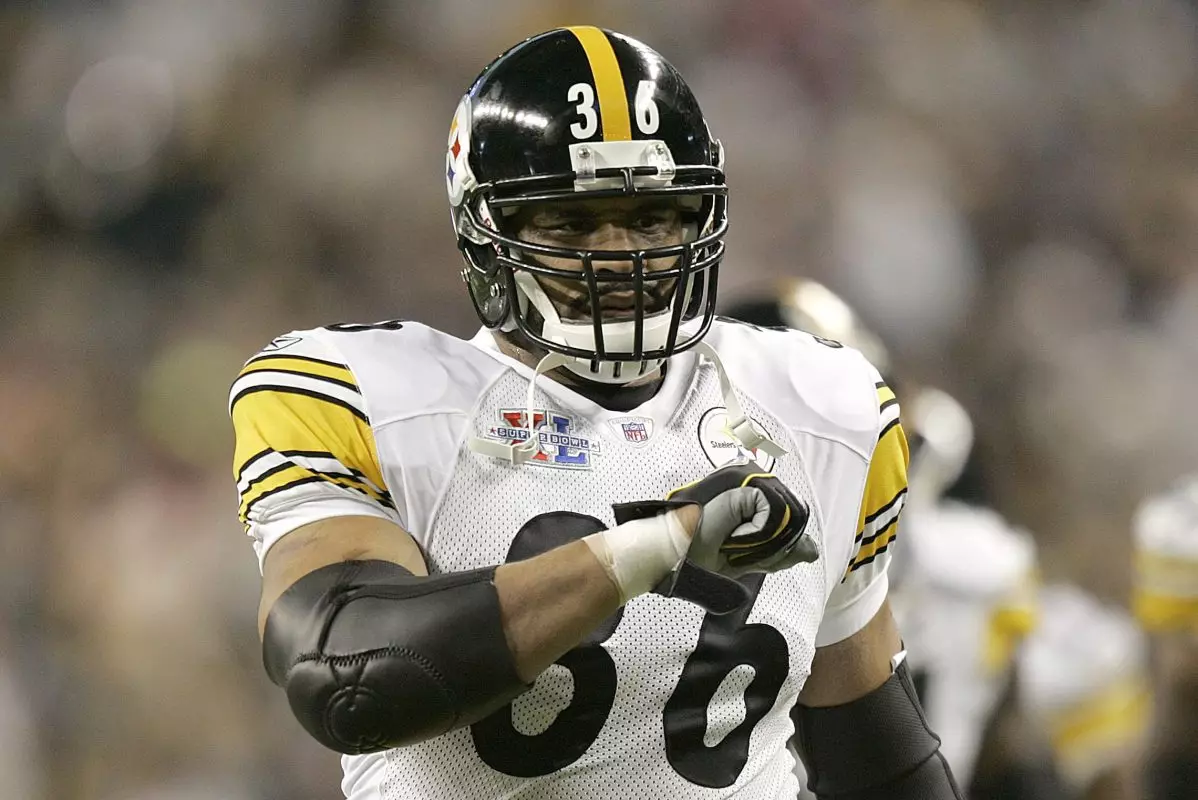 Jerome Bettis อธิบายว่าประสบการณ์ NFL ส่งผลต่อเกมฟุตบอลแฟนตาซีของเขาอย่างไร