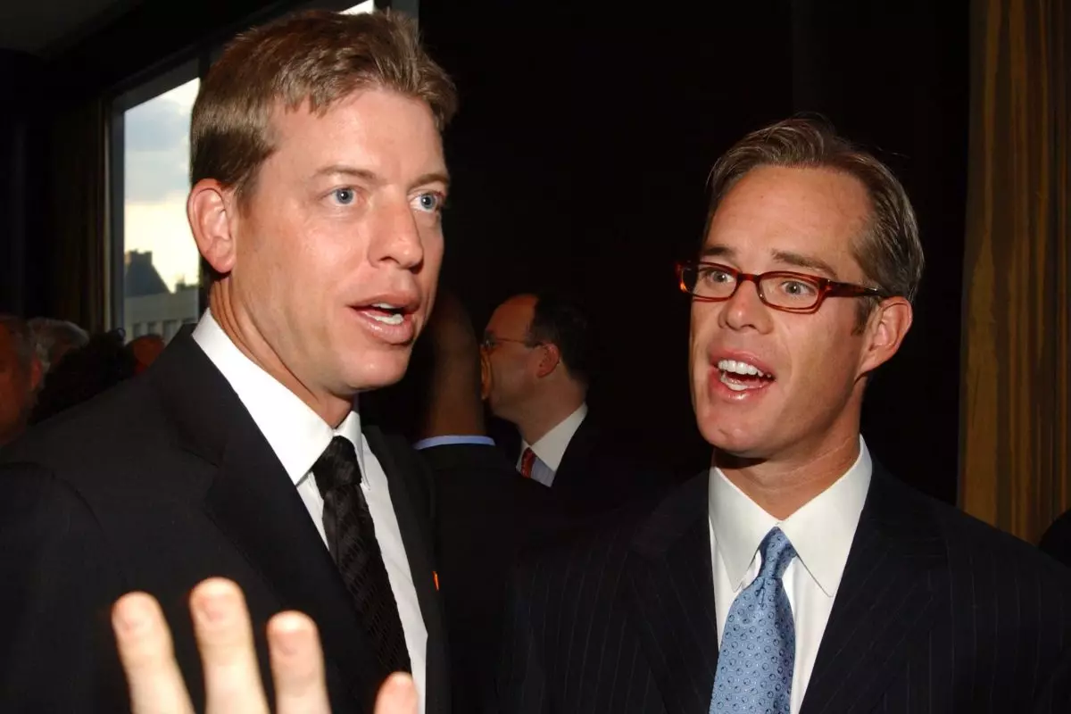 Fox's Joe Buck jout ta dat hy tequila drinke mei Troy Aikman tidens spultsjes