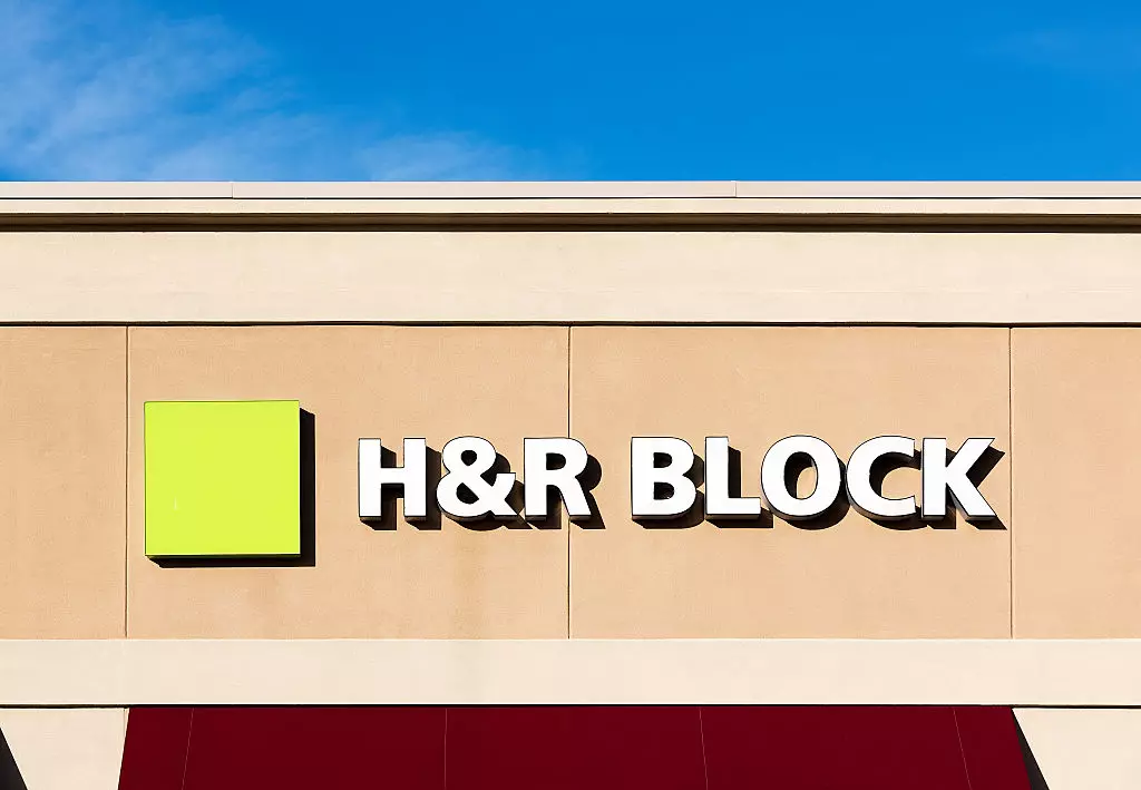 Eksterior kantor persiapan pajak H&R Block. (Foto oleh John Greim/LightRocket via Getty Images)