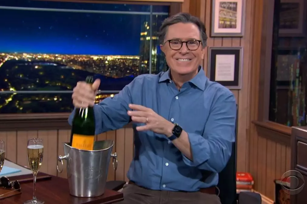 Sehen Sie, wie Stephen Colbert auf Joe Bidens Sieg reagiert